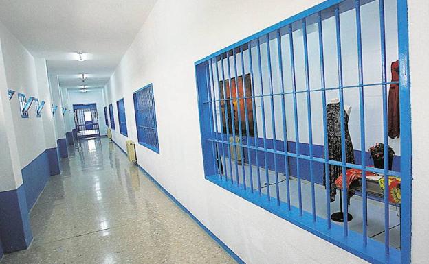 Salen de la cárcel de Picassent dos presos de ETA tras cumplir una pena ...