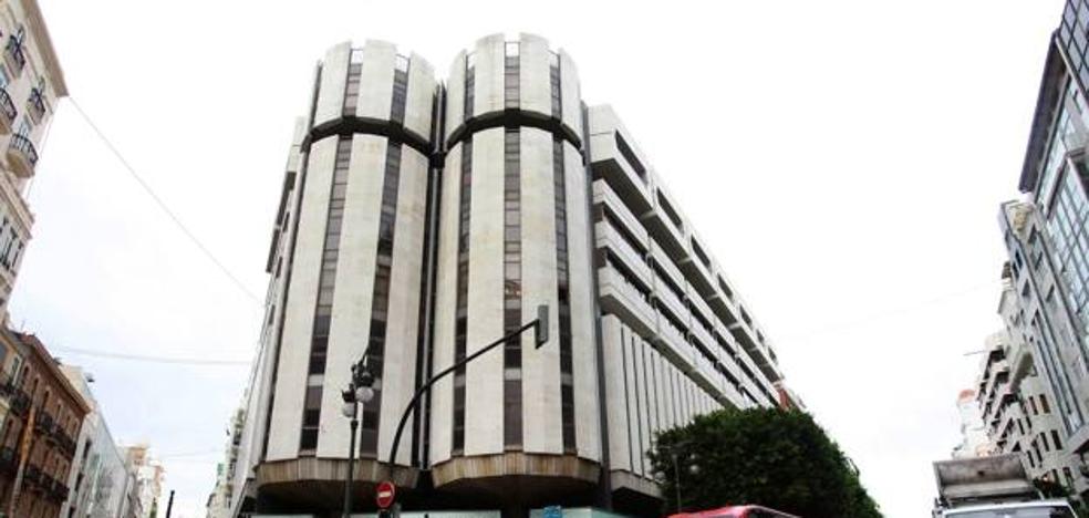 Lefties en El Corte Inglés de Valencia | Lefties aterriza en el centro ...