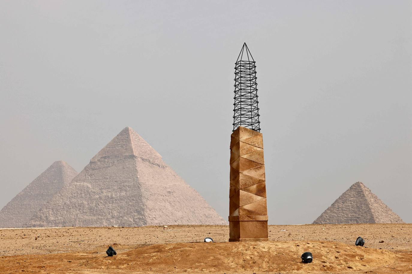 Fotos: Un obelisco en las pirámides | Las Provincias